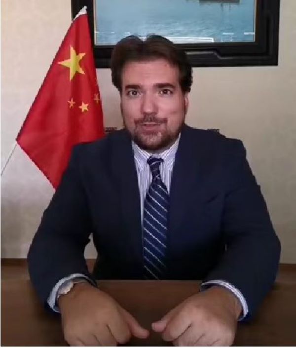 【抗疫有我 勠力同心】外籍教师发来信件视频为我校抗疫点赞助威